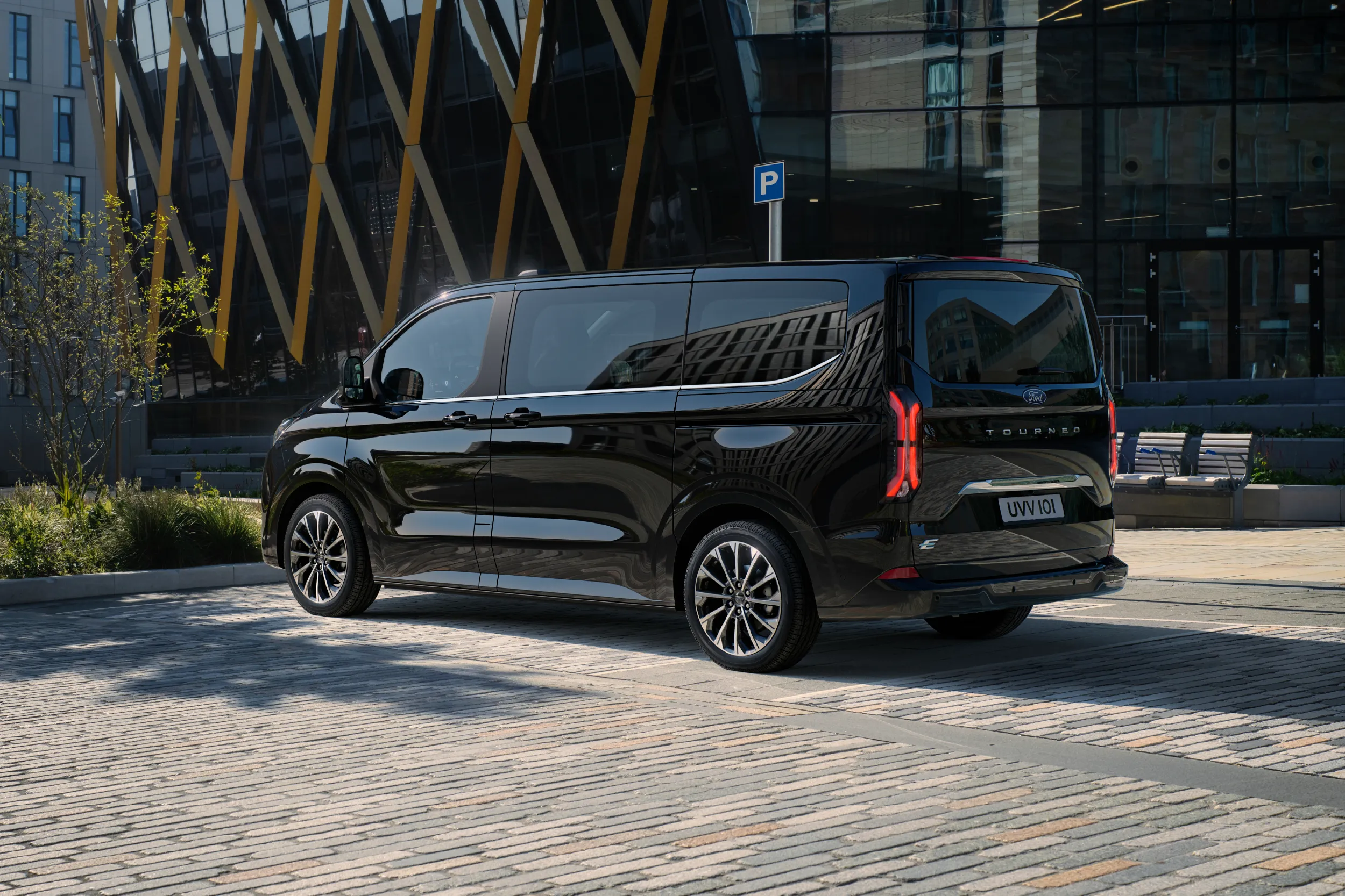 Ford Torneo Custom MPV | JPMG